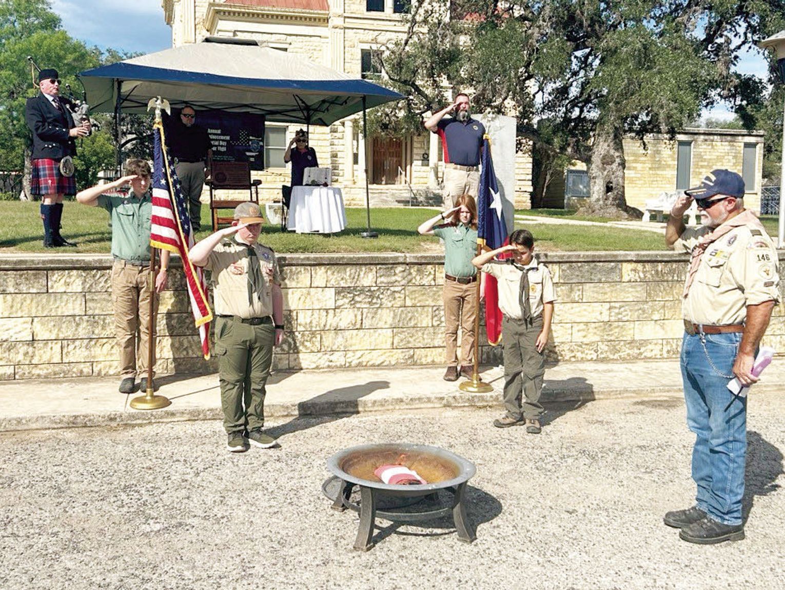 Bandera backs the blue at 24-Hour vigil