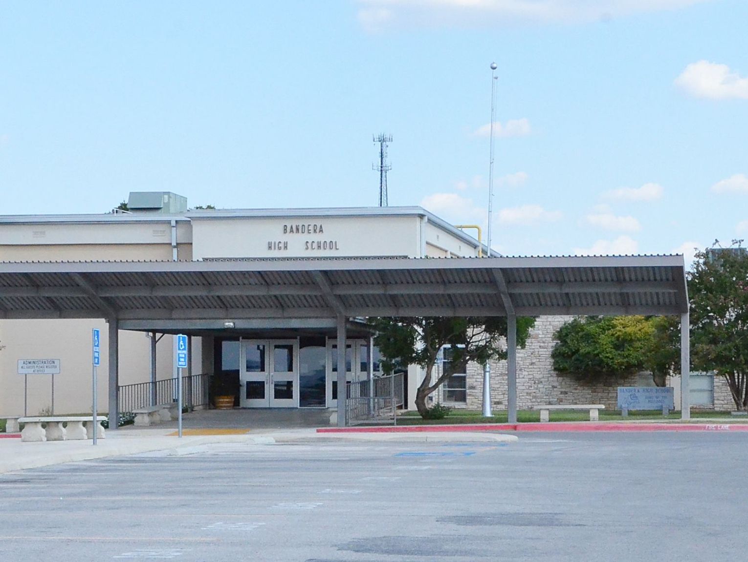 Bandera ISD issues health notice after reported bat on campus